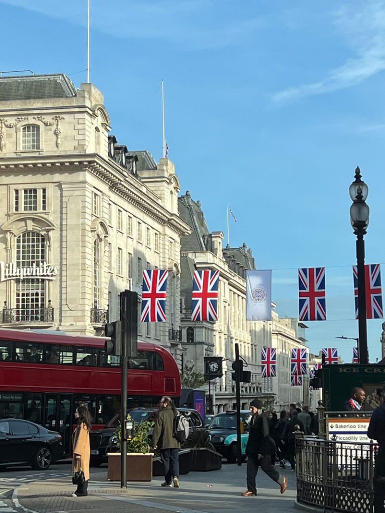 Signatures of London | Private Newport